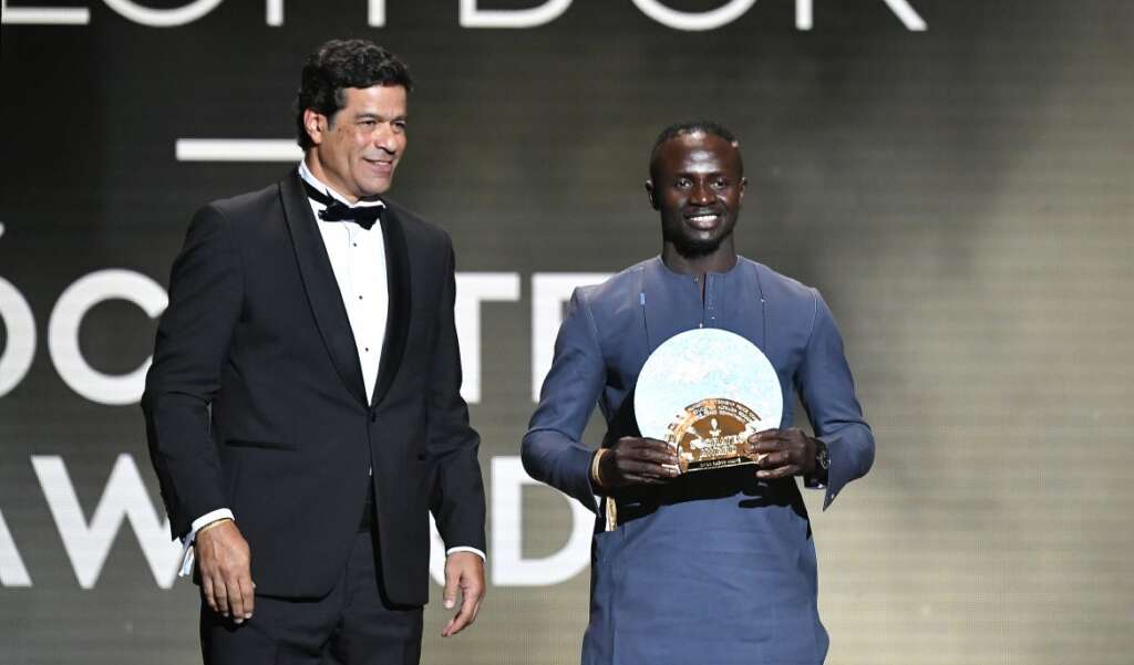 Sadio Mane becomes the inaugural winner of the Socrates Award - Ballgist